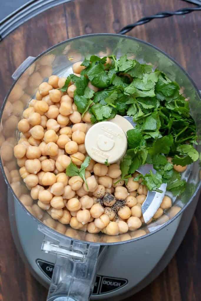 Easy Greek Hummus Recipe (Ready In 5 Minutes!) | The Picky Eater