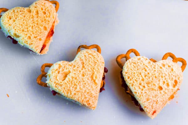 Holiday Sandwiches For Kids (Reindeer Sandwiches) | The Picky Eater