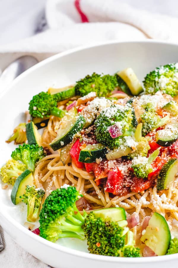 Healthy Garlic Veggie Pasta (Low-Calorie!) | The Picky Eater