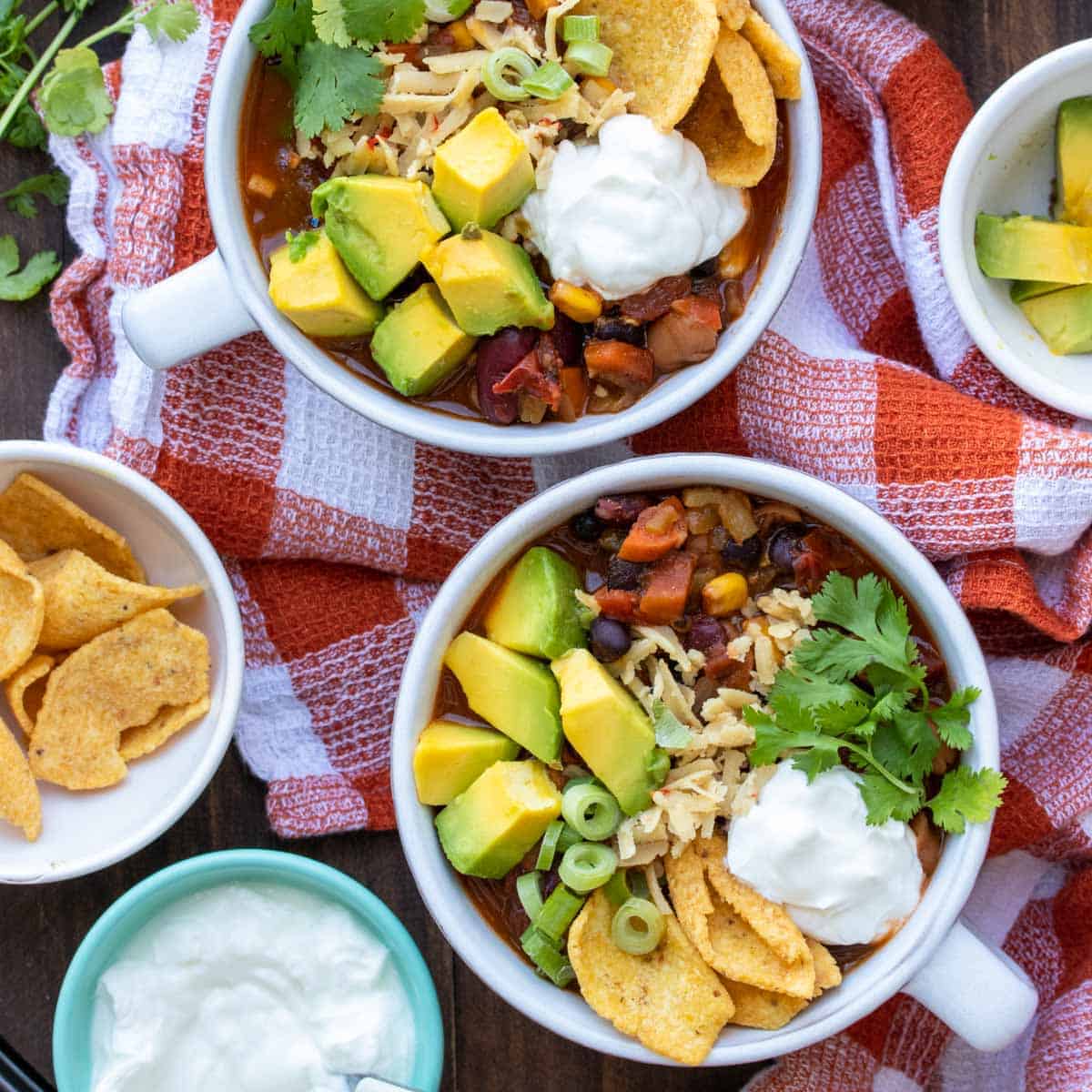 Healthy Veggie Chili (Vegetarian Recipe) - The Picky Eater