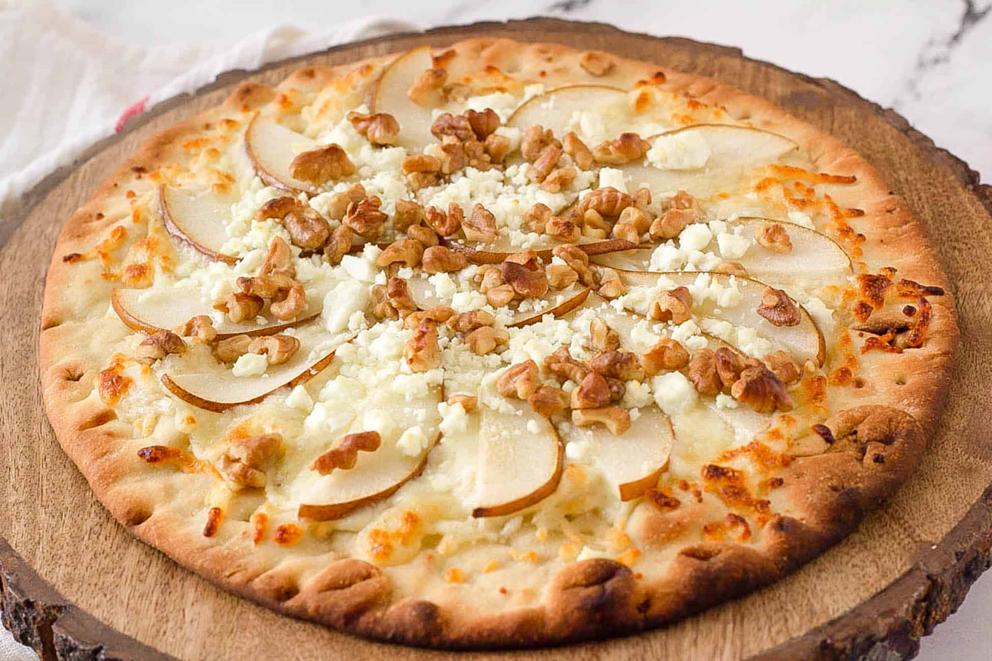 Pear And Gorgonzola Pizza With Walnuts | The Picky Eater