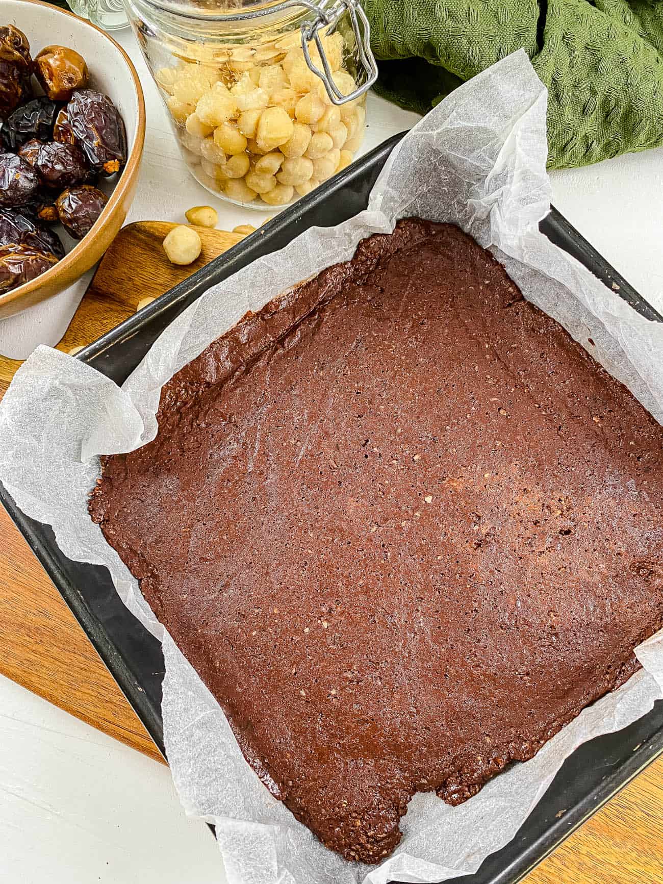 Healthy Date Bars Recipe (Homemade Larabar) | The Picky Eater