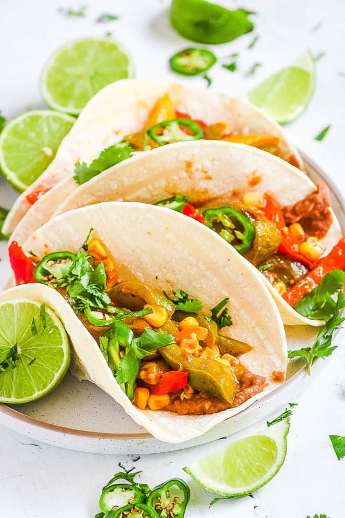 Easy Black Bean Fajitas with Veggies and Corn | The Picky Eater