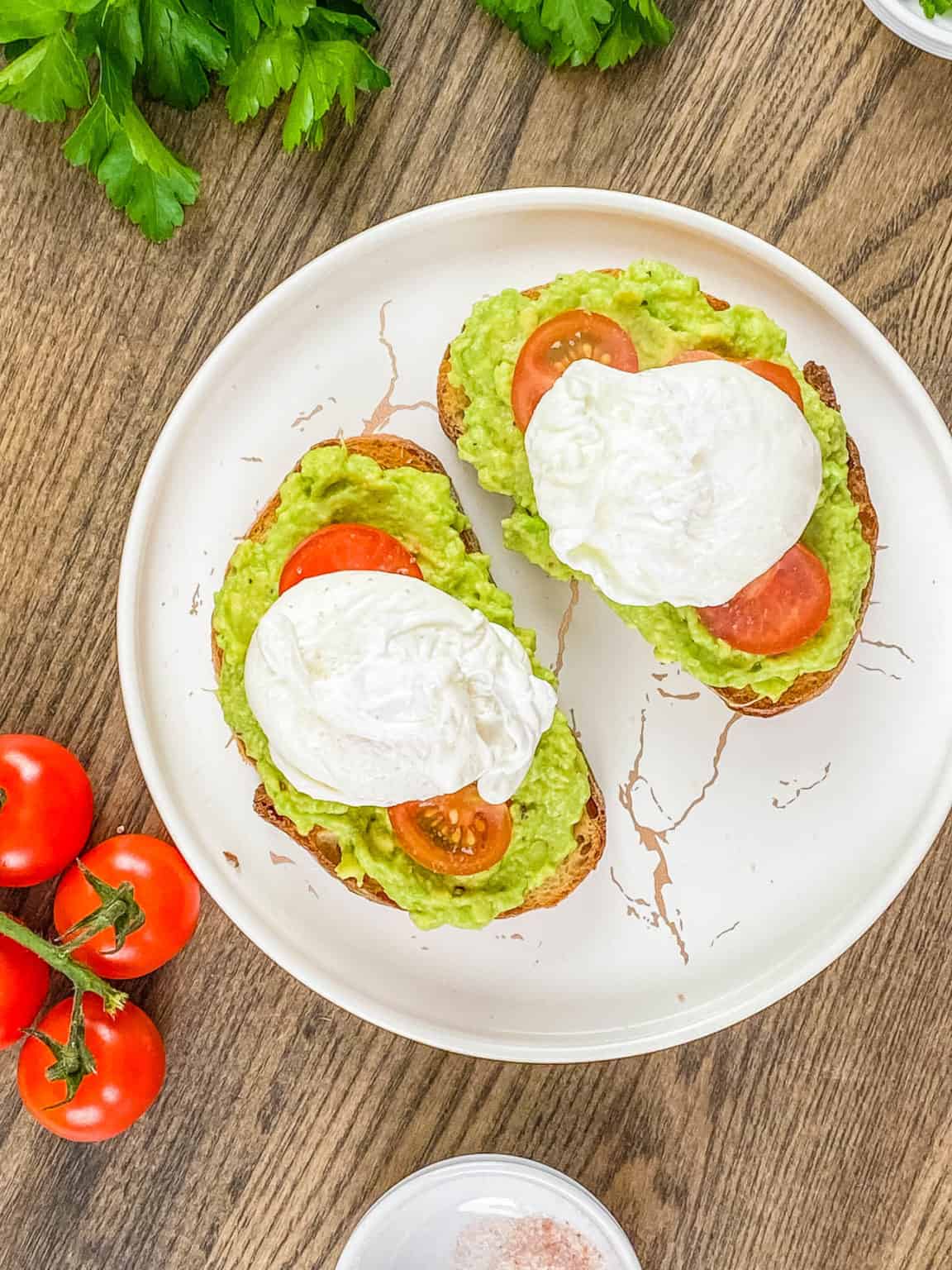 Avocado Toast with Egg And Tomato (Healthy & Easy!) | The Picky Eater