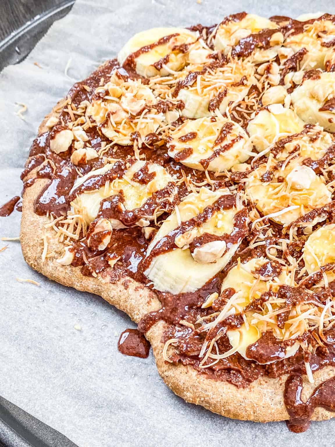 Nutella Pizza With Banana (Dessert Pizza!) | The Picky Eater