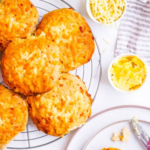 Homemade Cheddar Cheese Buns | The Picky Eater