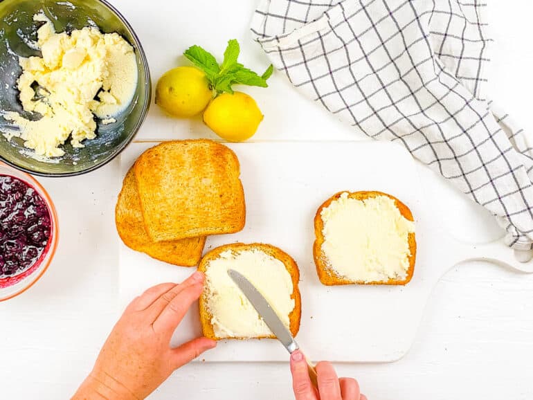 Cream Cheese Toast (17 Ways!) | The Picky Eater