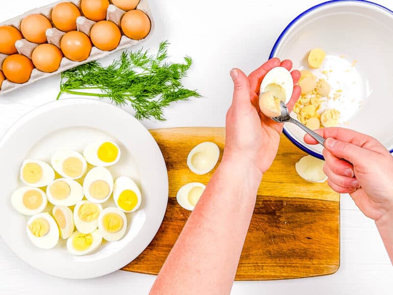 Healthy Deviled Eggs Without Mayo | The Picky Eater