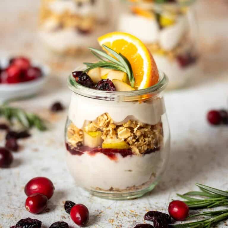 Vegan Breakfast Parfait (Easy, 5 Minutes) | The Picky Eater